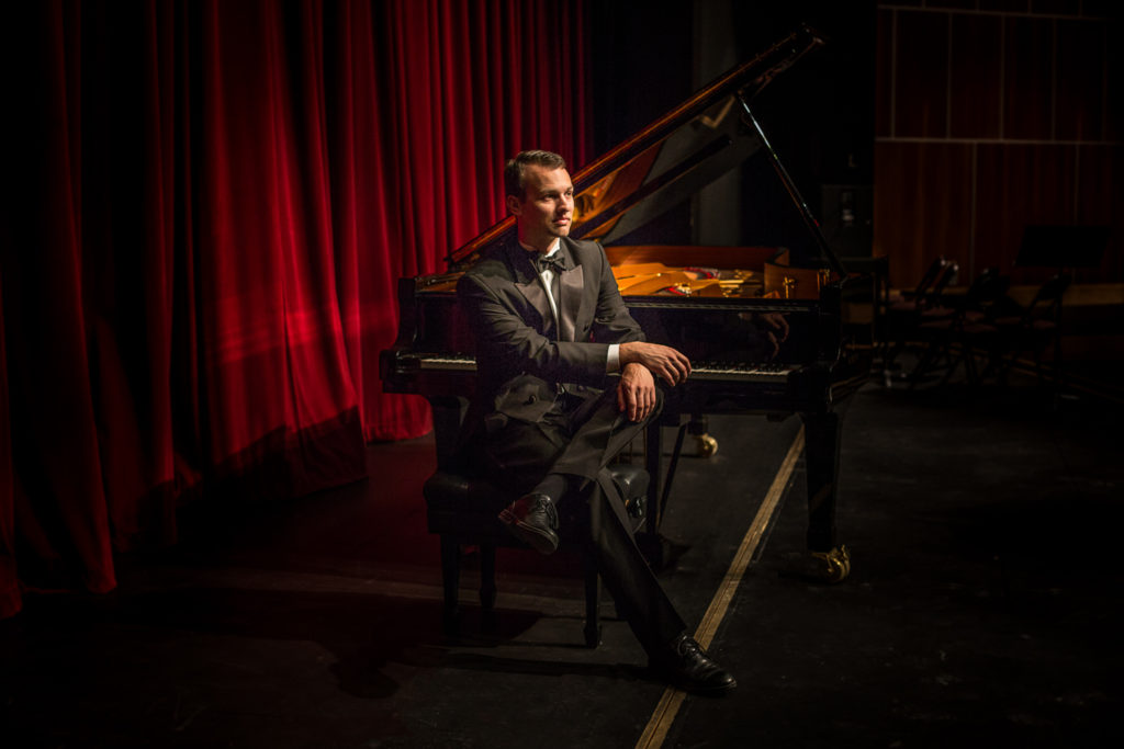 Biography - JOSEPH KINGMA, PIANIST